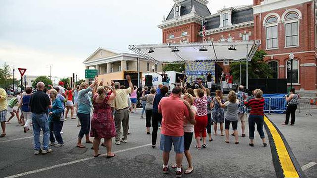 Swingin' on the Square - The Covington News