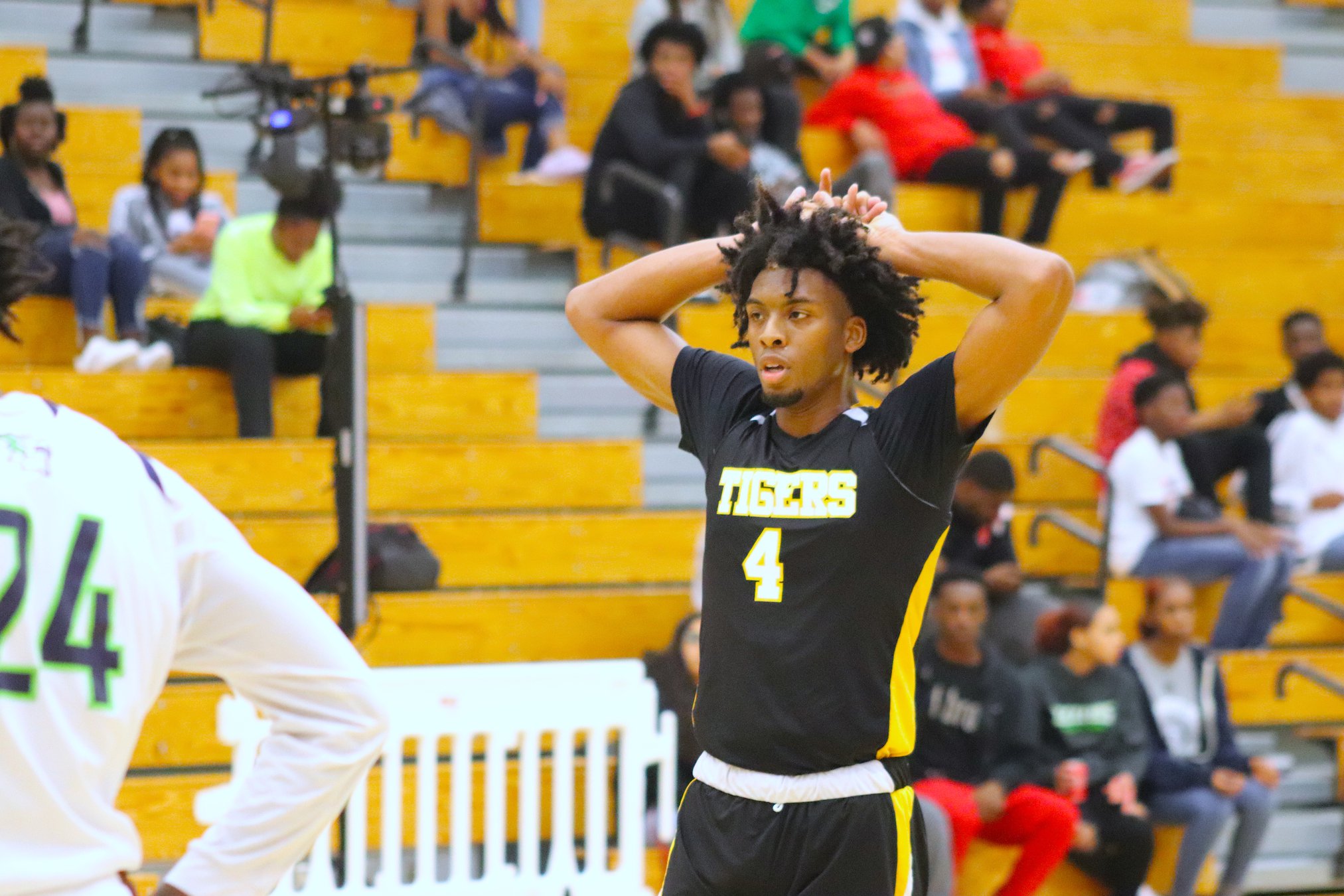 PREP BASKETBALL: Alcovy struggles with Discovery's perimeter shooting ...