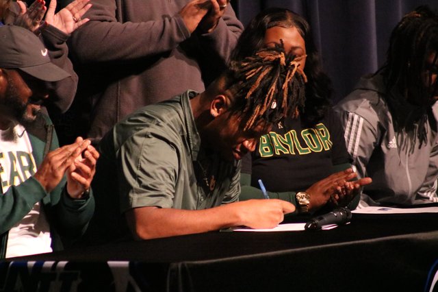 "True to Baylor": Sean Thompkins makes it official with Baylor Bears ...