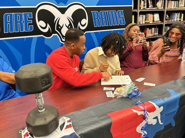 Ruby Edwards hopes signing to Brewton Parker wrestling serves as ...