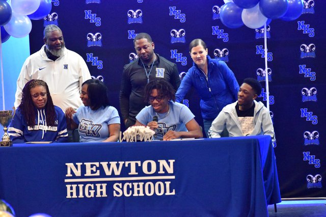 Aaron Hubbard makes it official, signs to Georgia Knights - The ...