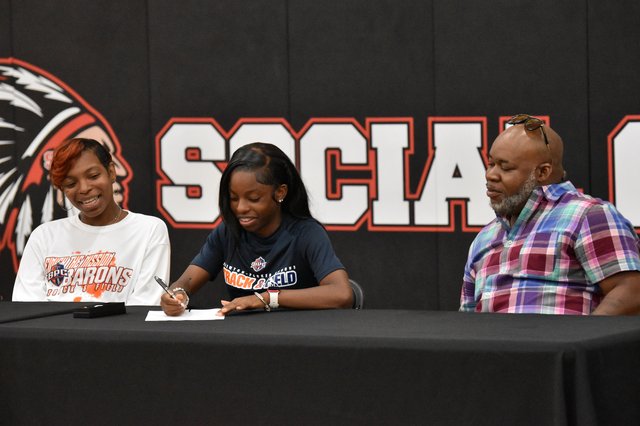 Zion Robinson signs to continue track career at Brewton Parker - The ...