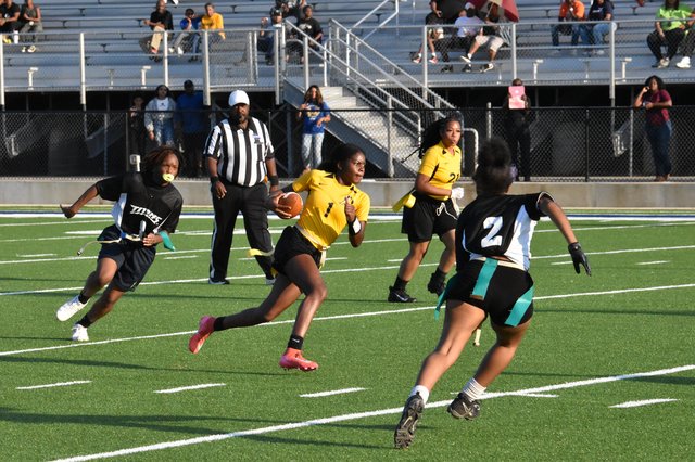 Alcovy opens flag football era with scrimmage win over Discovery - The ...